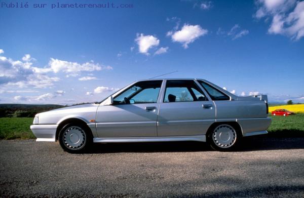 La Renault R21 2L Turbo, une sportive méconnue
