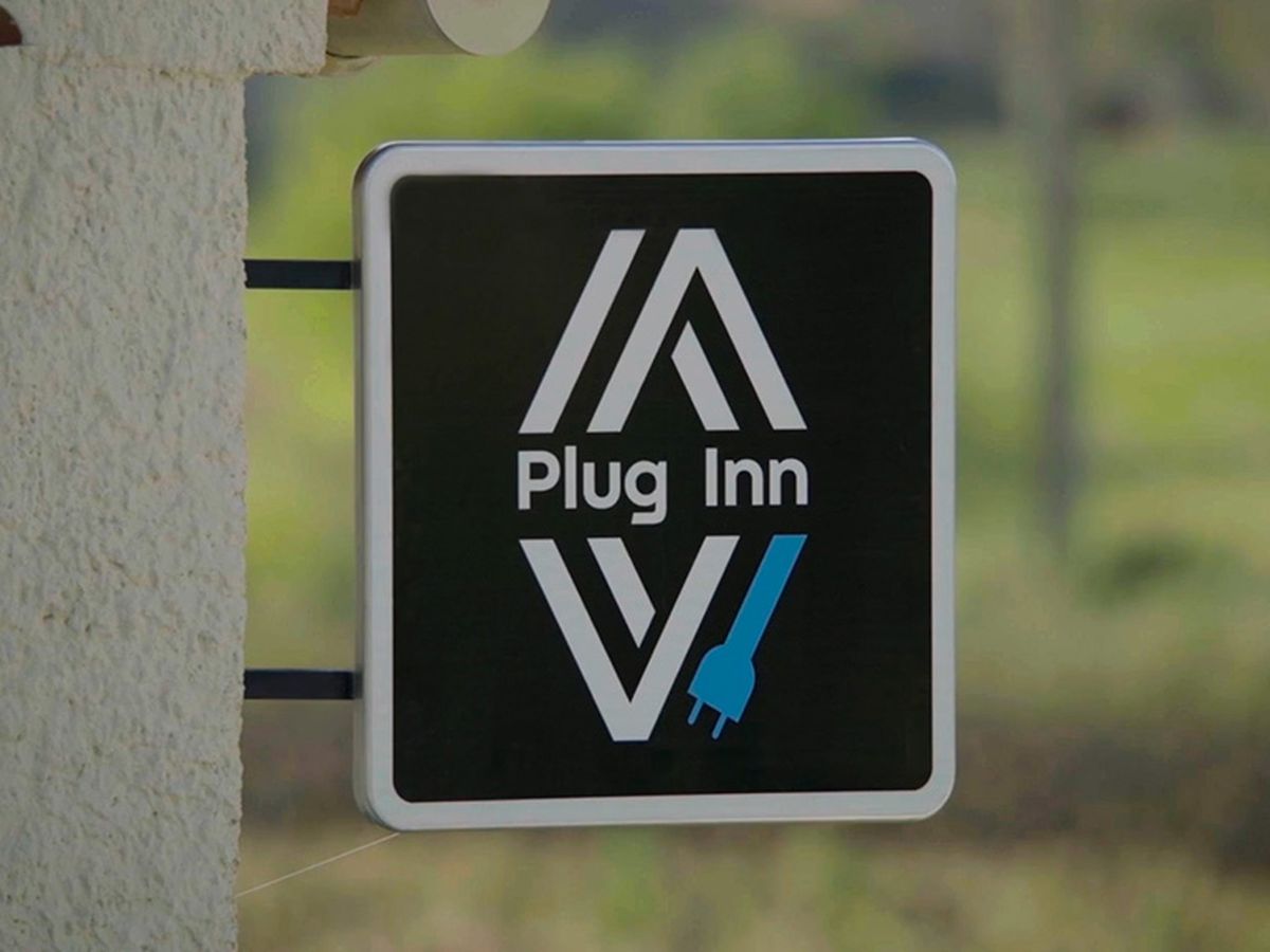 Recharger sa voiture chez un inconnu c'est possible avec Plug-Inn